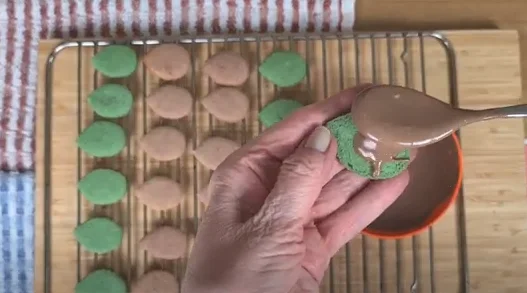 Irresistibly Sweet Italian Leaf Cookies Recipe Is Fun To Make!